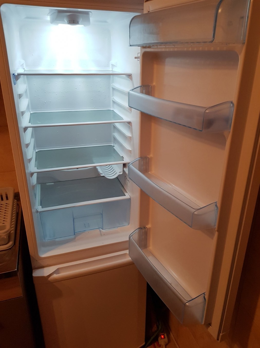 Frizider sa zamrzivacem (84093279) - Limundo.com