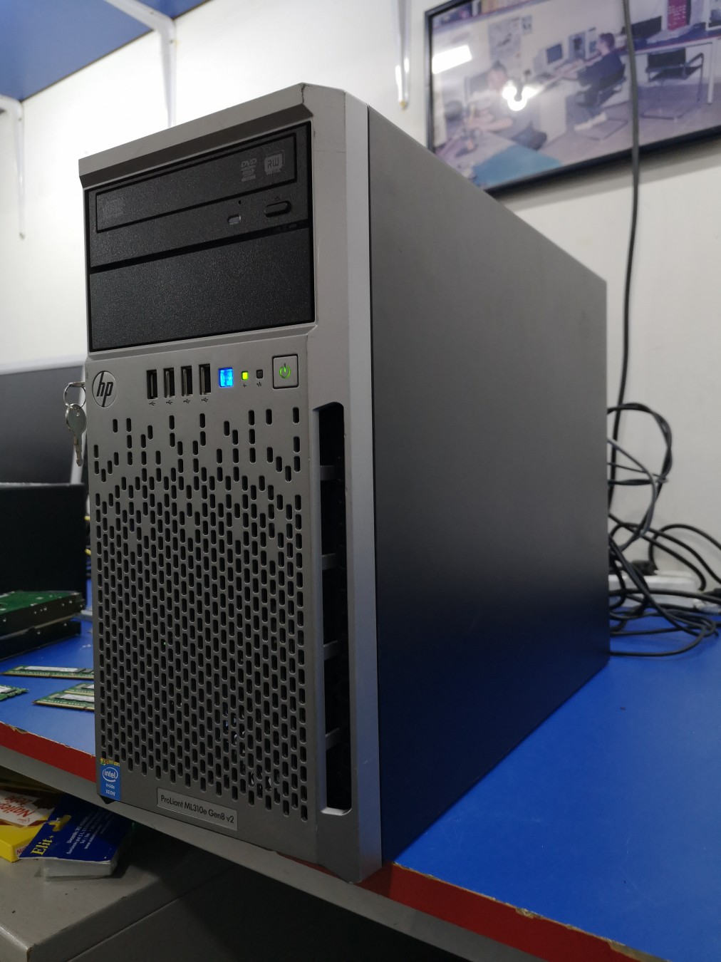 HP Proliant ML310e Gen 8 v2 (82917131) - Limundo.com