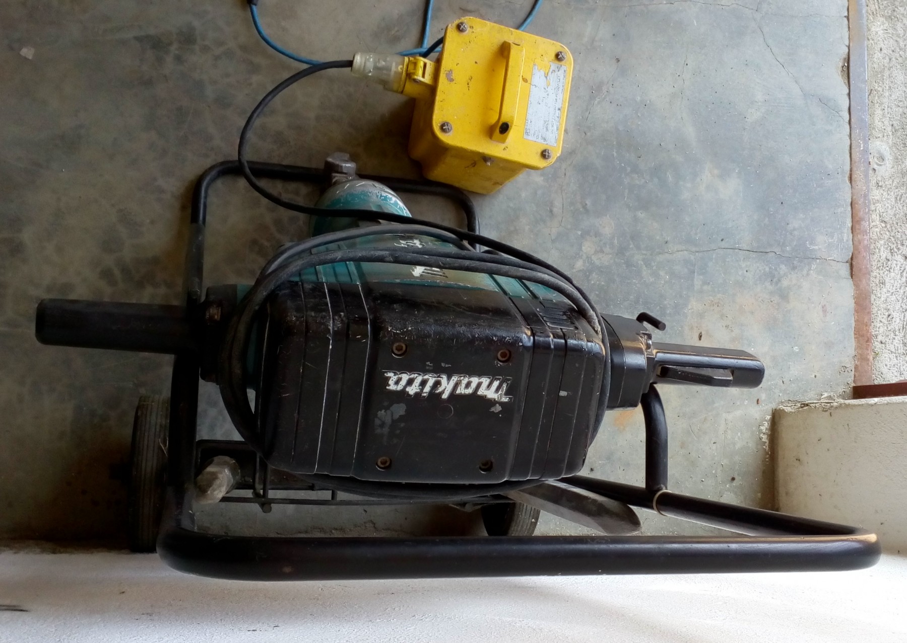 Makita HM1810 (64948277) - Limundo.com