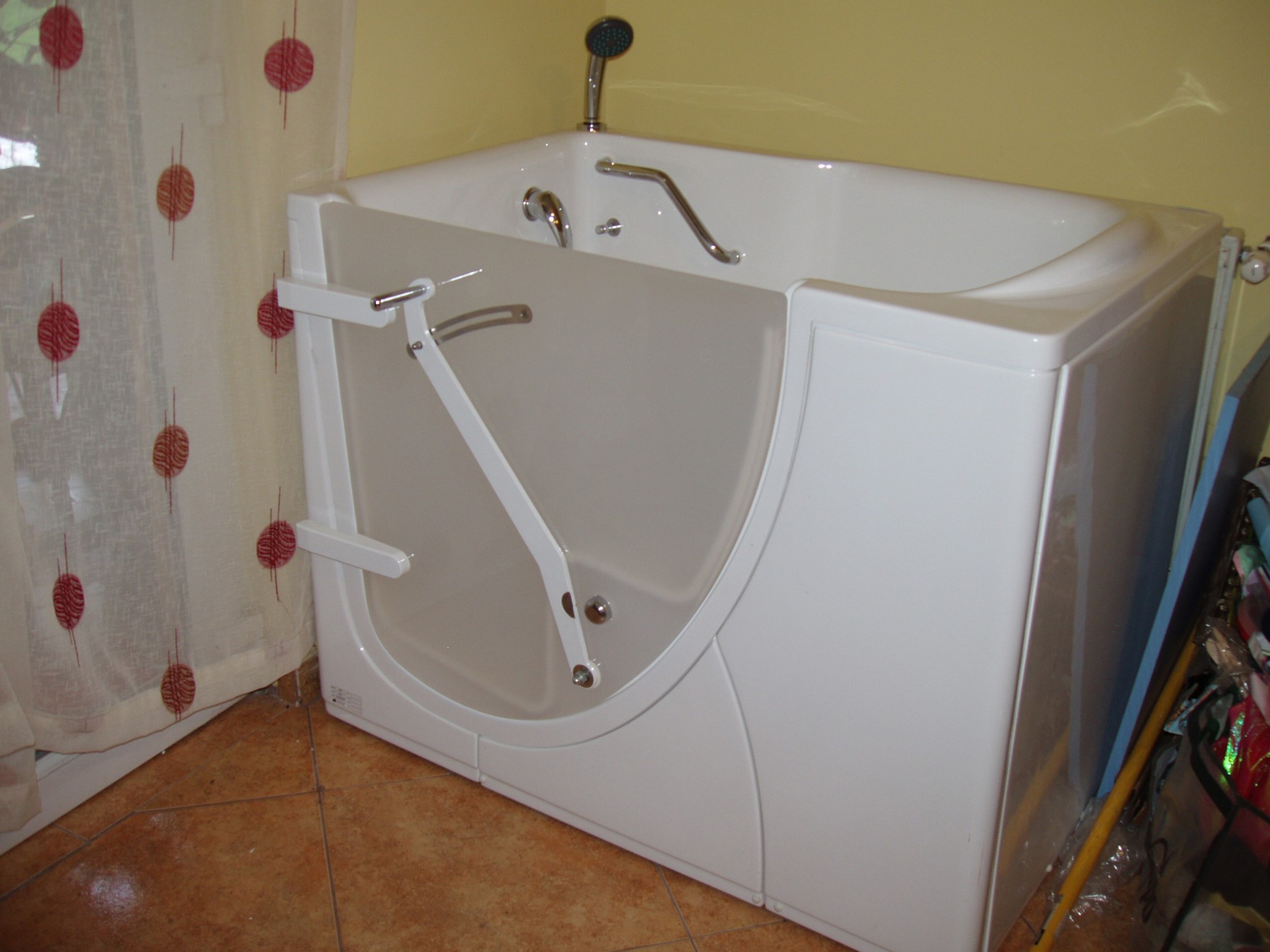 NOVA kada za invalide (52419103) - Limundo.com