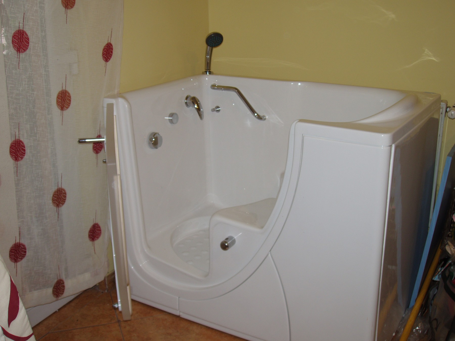 NOVA kada za invalide (52419103) - Limundo.com