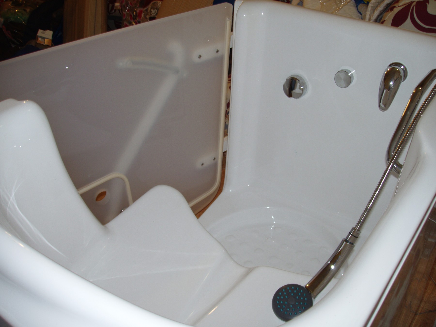 NOVA kada za invalide (52419103) - Limundo.com