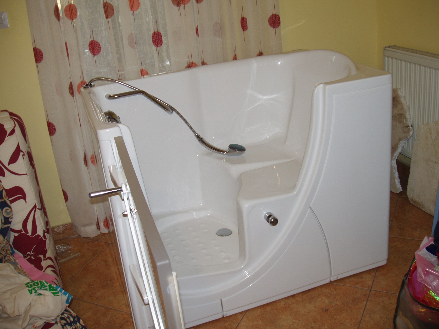 NOVA kada za invalide (52419103) - Limundo.com