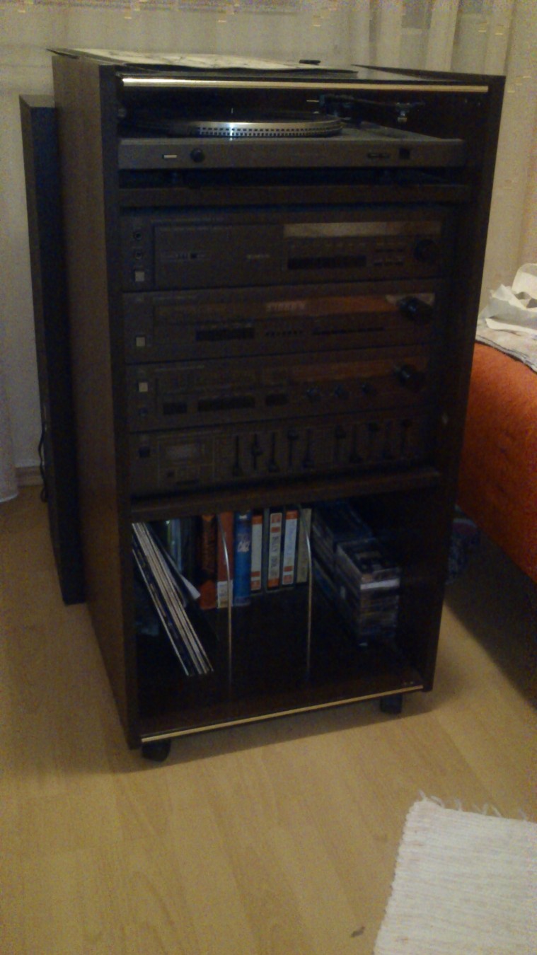 RIZ muzicki stub komplet sa ormaricem i zvucnicima -vrh (56362431) - Limundo.com