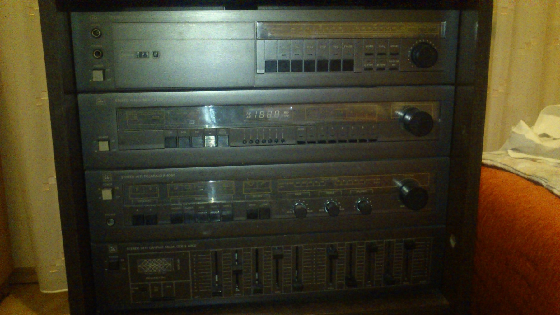 RIZ muzicki stub komplet sa ormaricem i zvucnicima -vrh (56362431) - Limundo.com