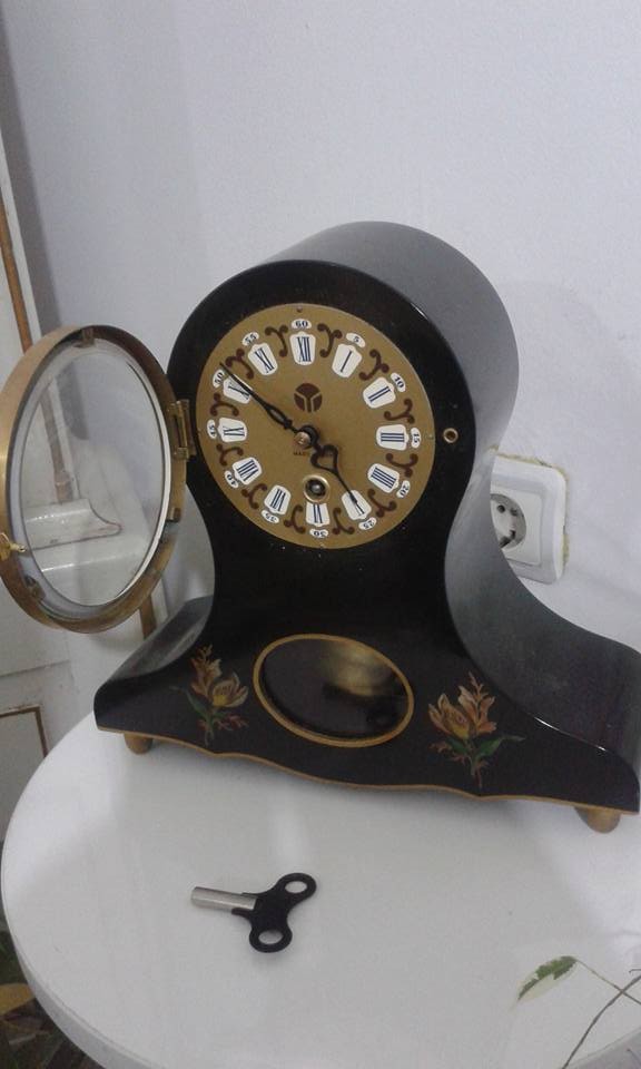 Stari sat sa klatnom (52723767) - Limundo.com