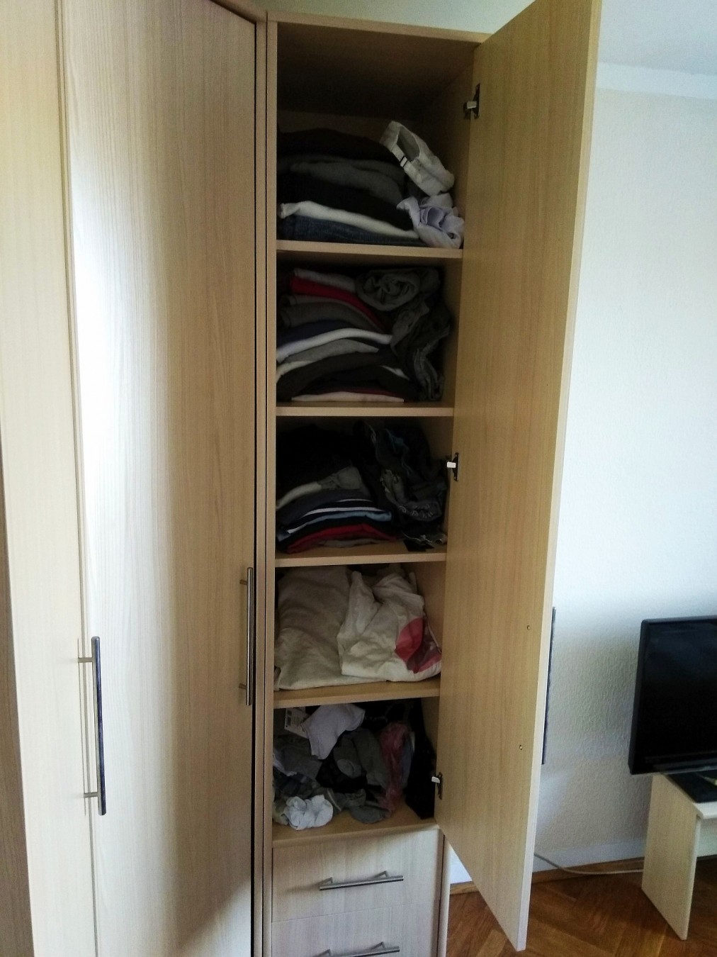 UGAONI ORMAR (GARDEROBER) - trokrilni, kao nov (69089601) - Limundo.com